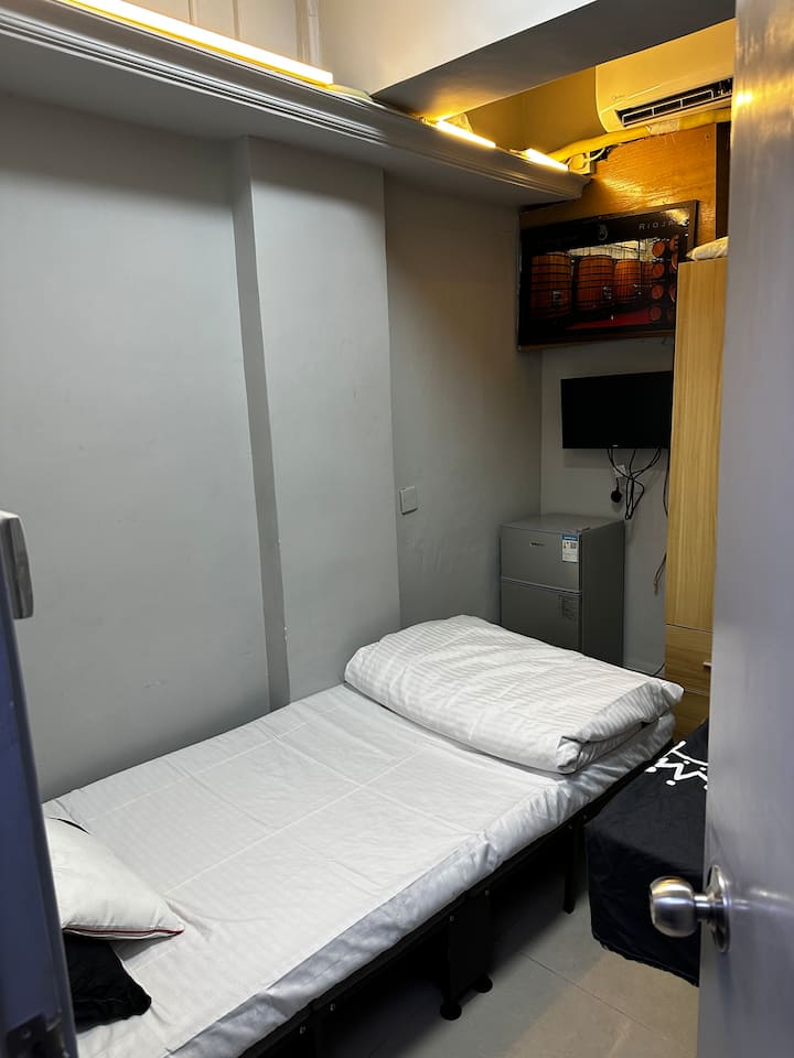 Furnished Room For Solo Traveler - Hong Kong