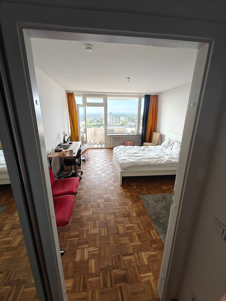 1br Highrise Apartment With Balcony - Cologne