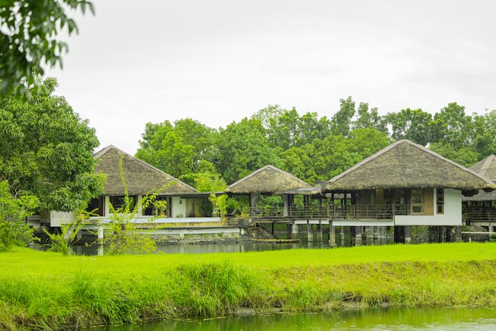 Rustic Overwater Kubo Getaway - Bataan