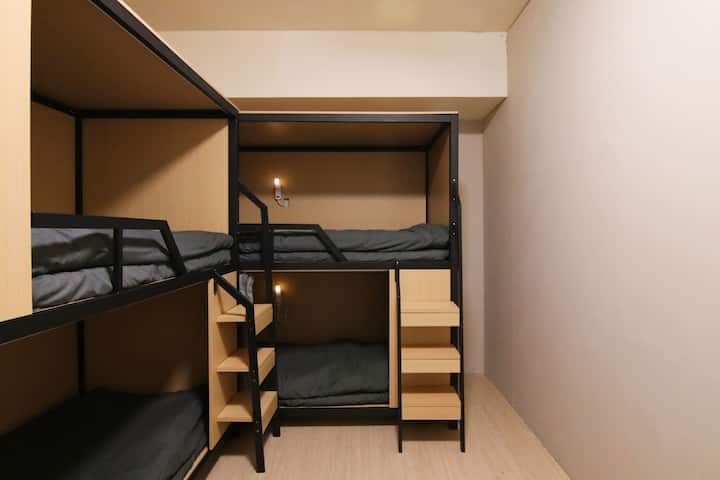Female-only 4-bed Upper ｜Cks Memorial Hall #03 - Taipei