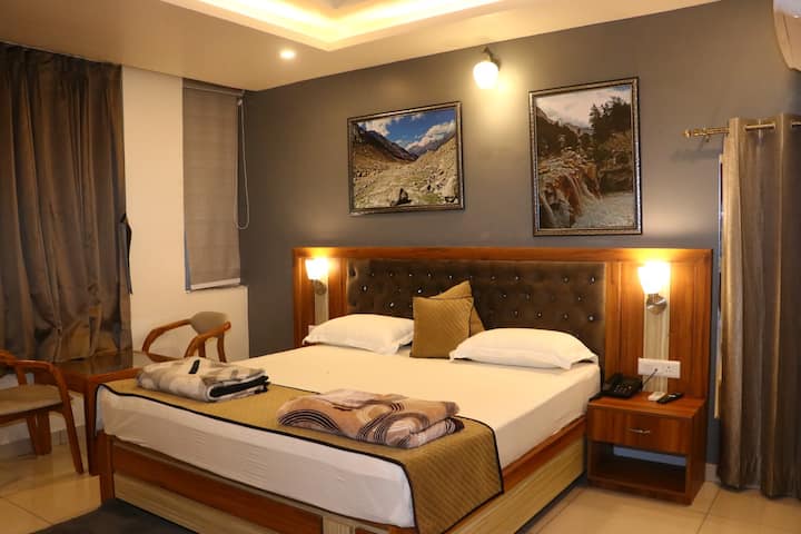 Work From The Hotel - Devprayag