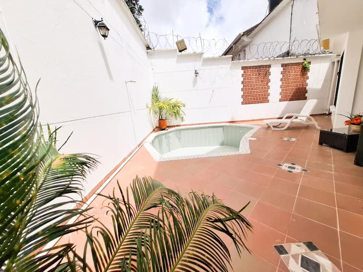 Casa Con Piscina Y Aire Acondicionado - Florencia