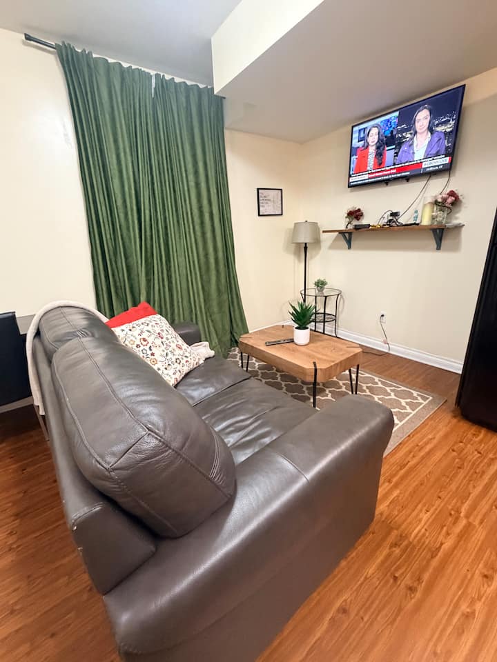 Beautiful & Cozy 2 Bedrooms Suite - Fort McMurray