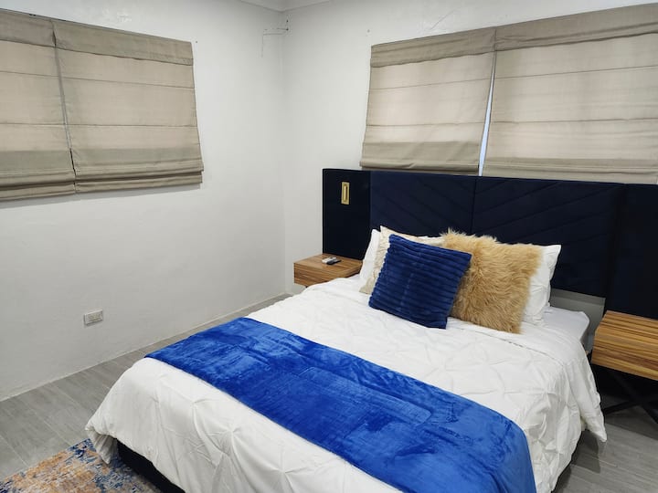 The Blue House - Comfy Budget Friendly Apartment - The Bahamas