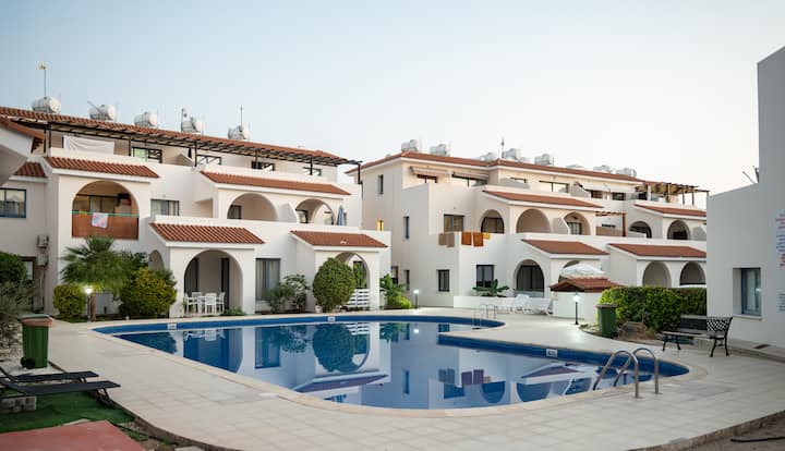 Chic Emerald Retreat | 5-min Drive To Harbor - Páfosz