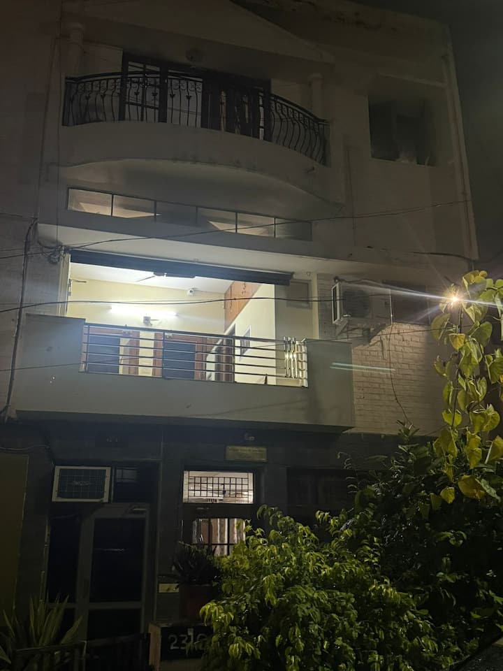 Central City Beautiful Cottage - Chandigarh