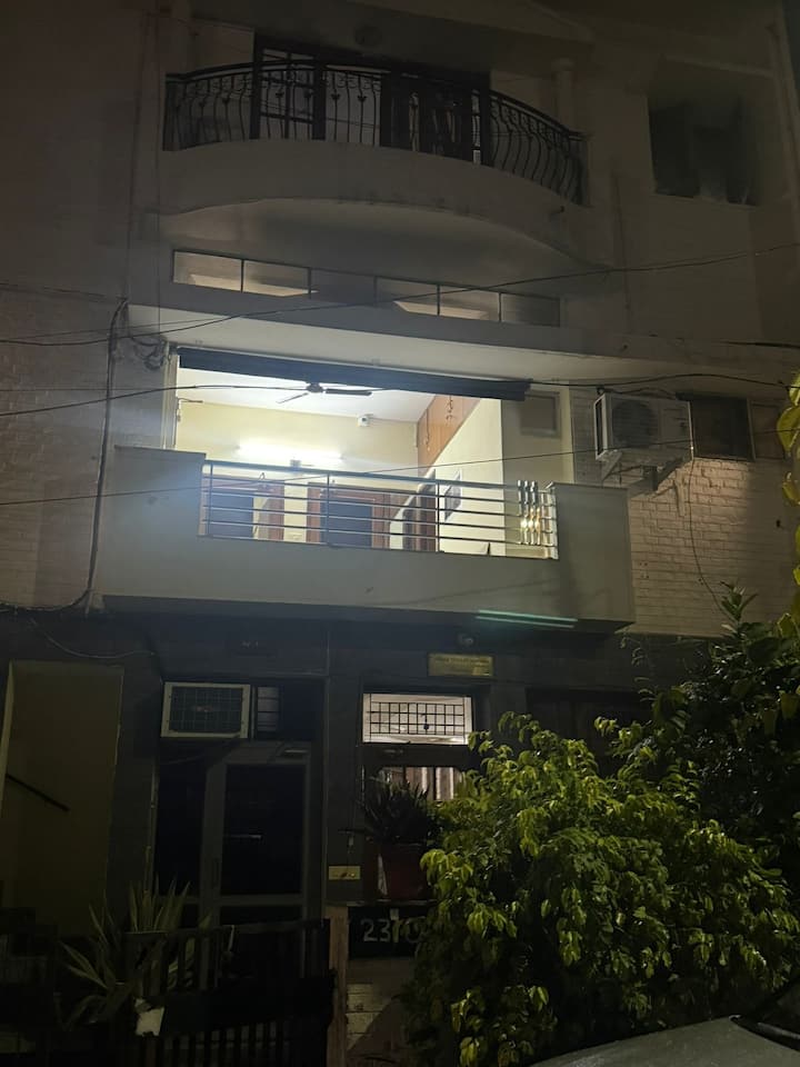 Central City Beautiful Cottage - New Chandigarh