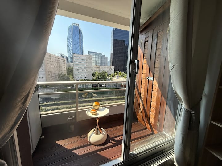 Appartement Cosy à Paris En Métro -Balcon & Wifi - ibis Styles Puteaux Paris La Defense