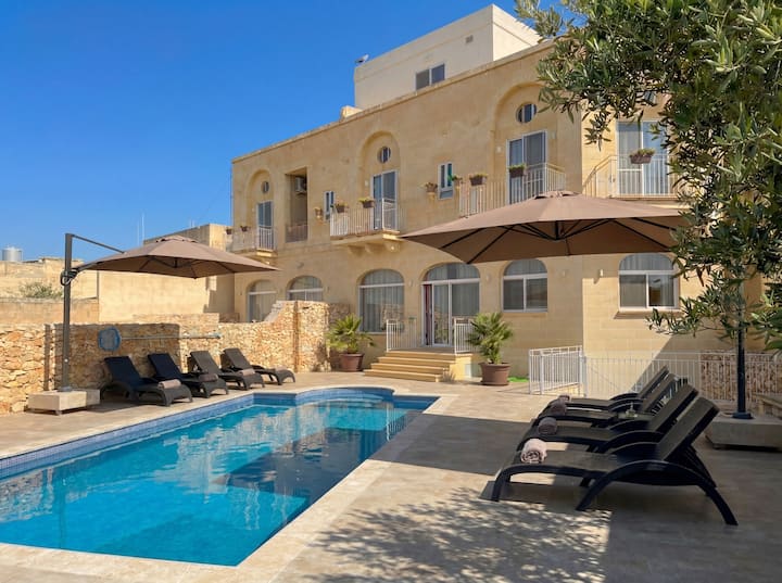 Pitt House | Private Pool | 5br Ensuite & Bbq - Malta