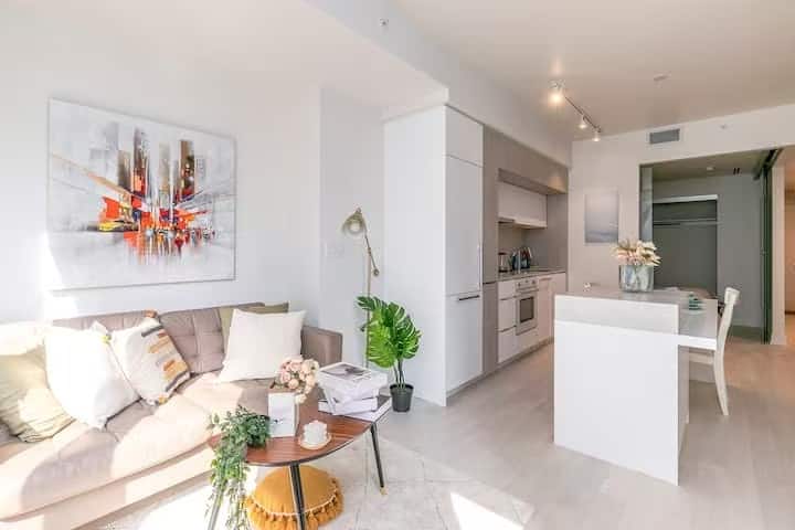 Superior 2b2b Condo@heart Of Dt, Gym, Pool/metro - Montreal