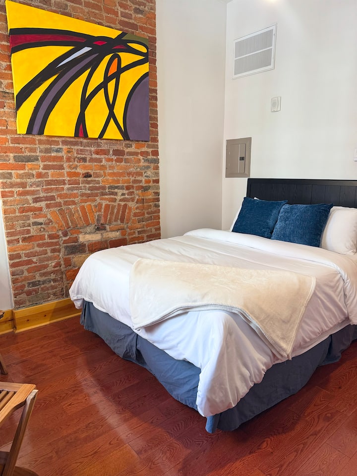 Downtown Apt | Free Parking & W/d - Cincinnati, OH