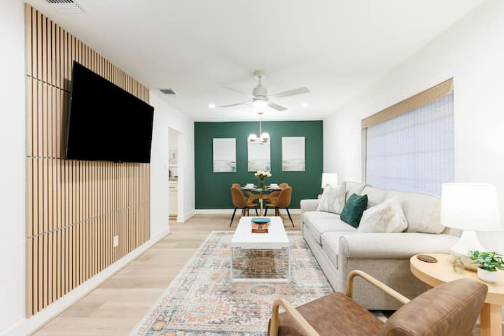 Earth | Free Parking | Full Kitchen | Modern 1‑br - Lubbock, TX