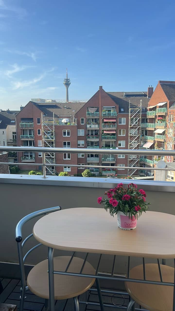 2-zimmer-wohnung Mit Balkon - Düsseldorf