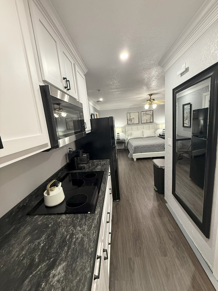 College Heights Private Suite - Barstow, CA