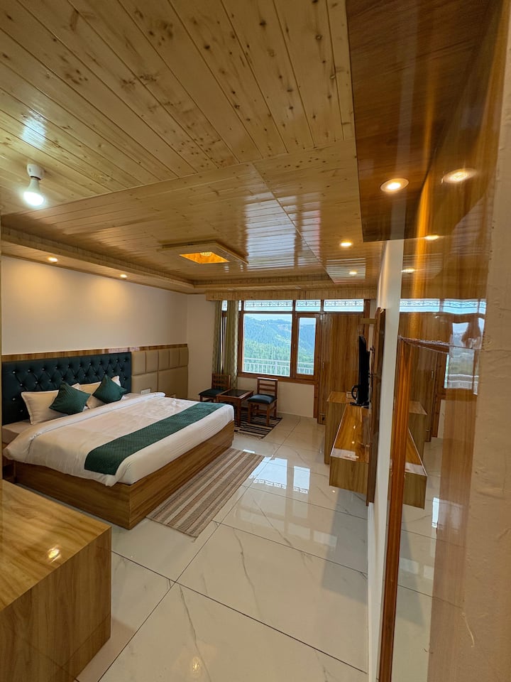 Spacious Pinewood Stay Mashobra - Mashobra