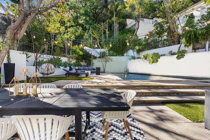 Hollywood Hills Haven With A Tennis Court - West Hollywood, CA