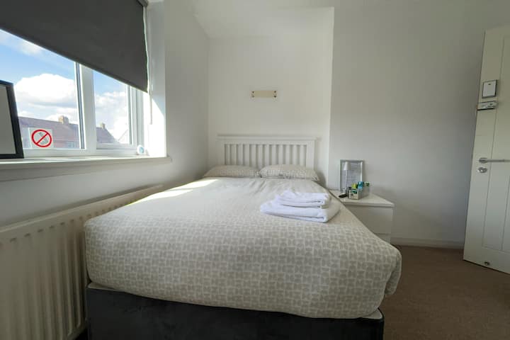 Private Rm B/stop 8 Min Walk & J11 5 Min Drive Rm4 - Reading