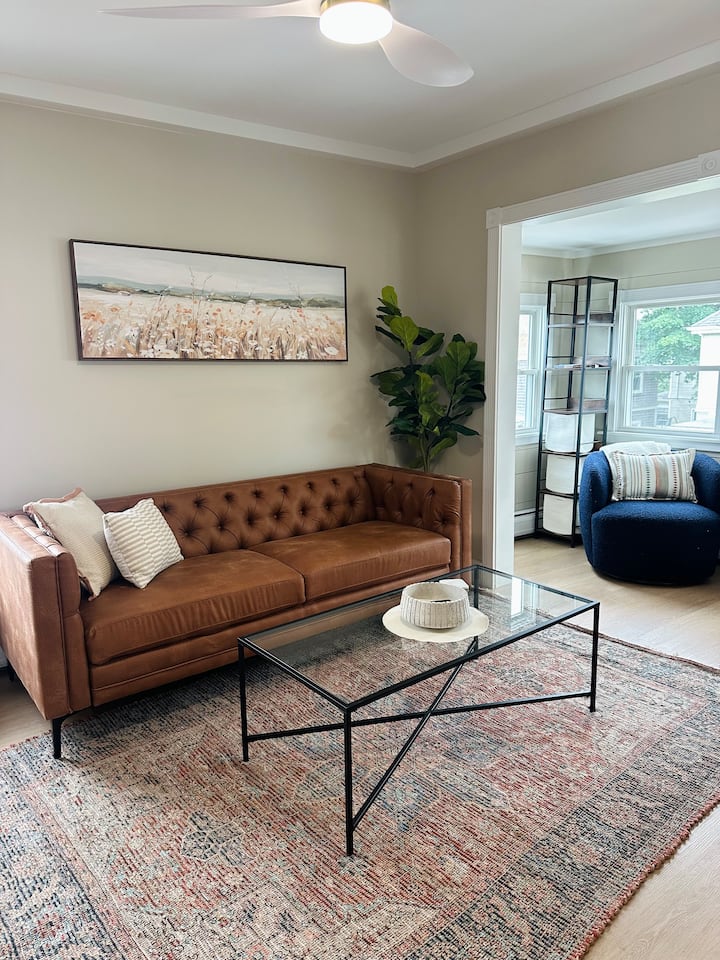 Arnold's 2 Bedroom, New Bedford West, Walk To Park - New Bedford, MA