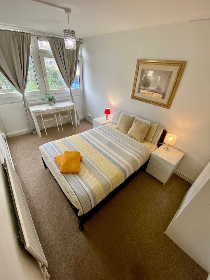 + Cosy 3 Bed Flat Whitechapel/aldgate East - London