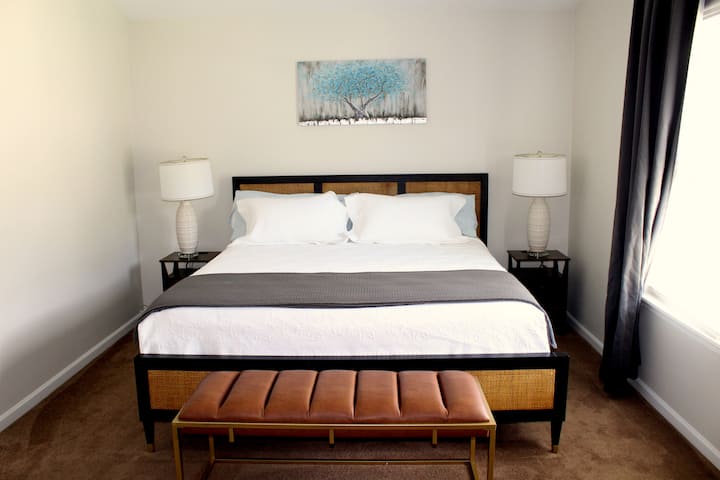 Family / Work-friendly Retreat - Charlotte