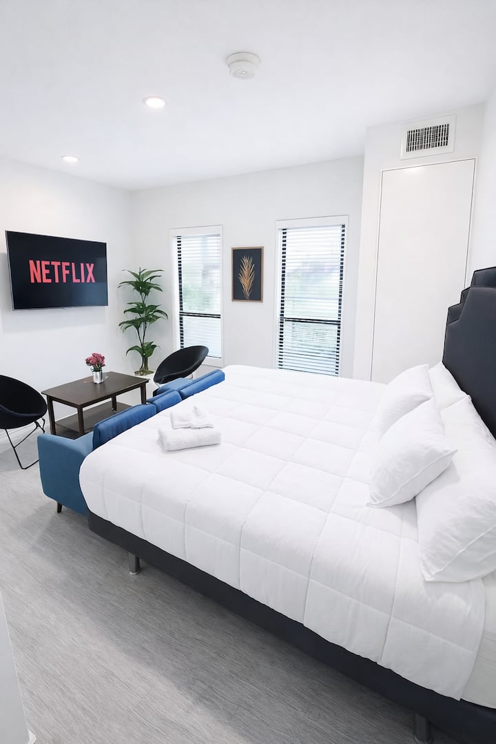 Verdant Luxe Studio - Des Moines, IA