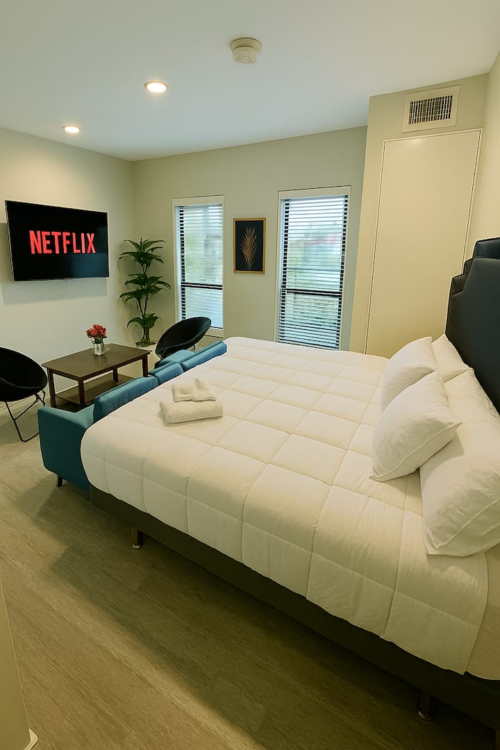 Verdant Luxe Studio - Des Moines, IA