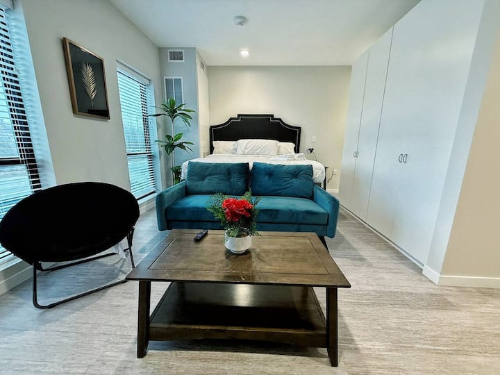 Verdant Luxe Studio - Des Moines, IA