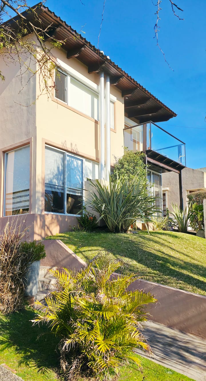 Casa Familiar Con Jacuzzi, Pool, Supercompleta. - Fray Bentos