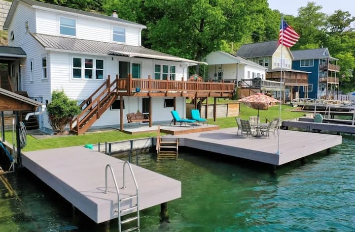The Irish Cardinal | 100 Ft Lakefront | Large Dock - ハモンズポート, NY