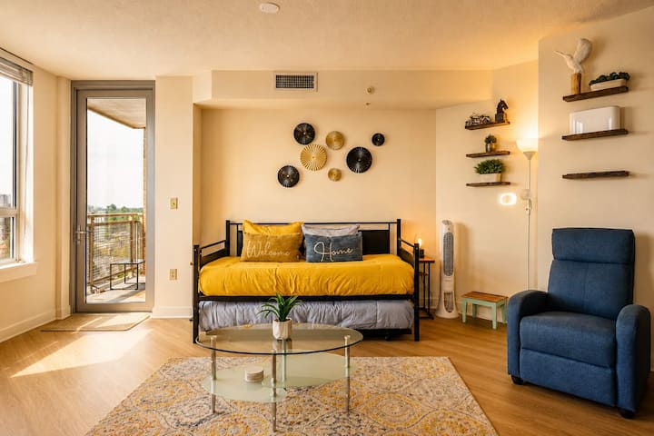 Silver Spring 2br | Walk To Metro + Free Parking - Kensington, MD