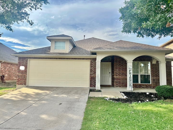 Spacious 4br Home In Little Elm/frisco - Little Elm, TX