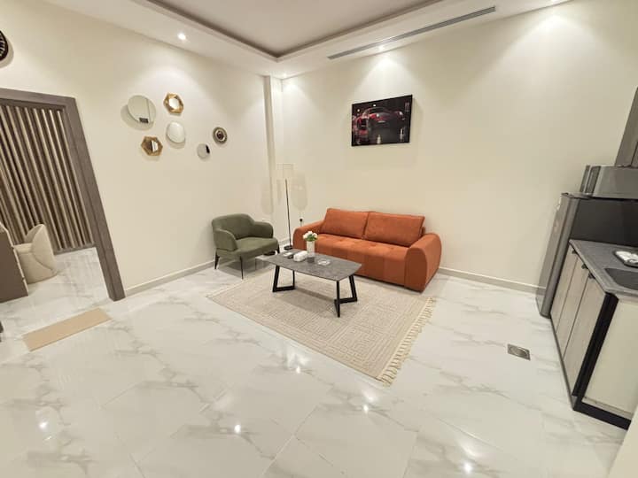 شقة بدخول ذاتي وغرفه نوم وصاله كود 102 - Riyad