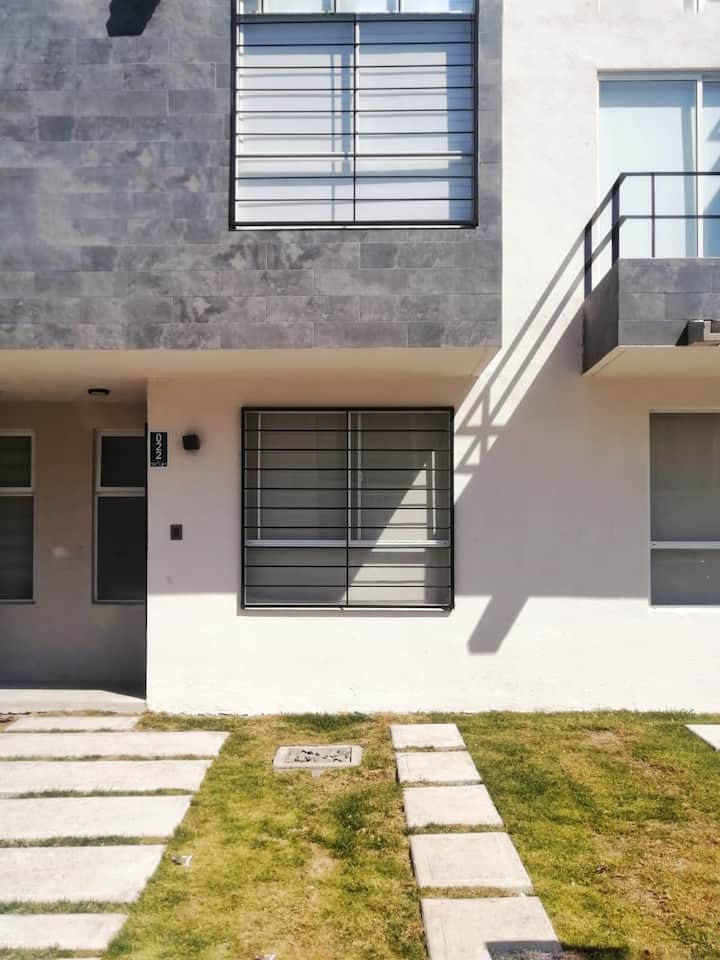 House Near Vw/finsa: Safety And Rest - Puebla