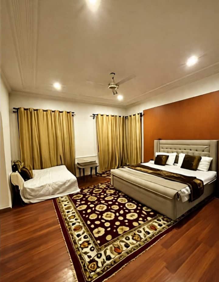 Grand Stone & Wood Mansion - Srinagar