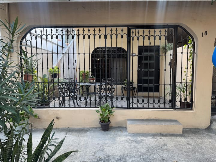 Casa Comoda Fundidora Y Bbva - Guadalupe, Mexico