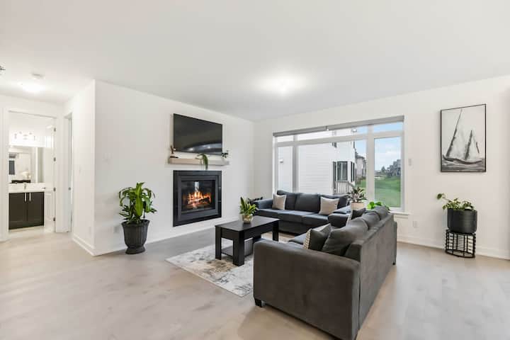 Bright & Spacious Barrhaven Stay - Ottawa