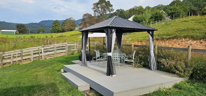 Sweet House On A Hobby Farm - Lake Junaluska, NC