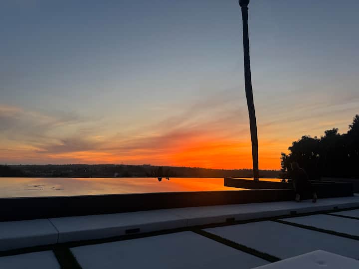 Huerto Del Mar
(Resort-like Property W/huge Yard) - Vista