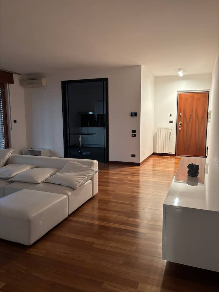 Elegante Appartamento A Novara. - Novara