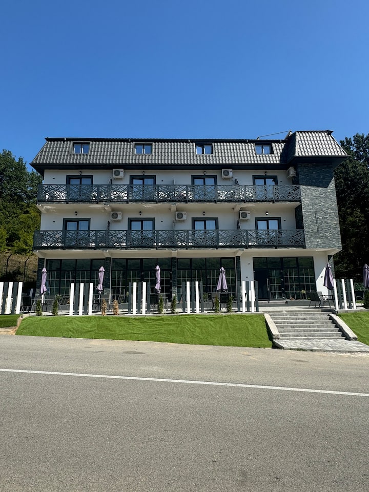 Munte, Dunăre Si Relaxare. - Dubova