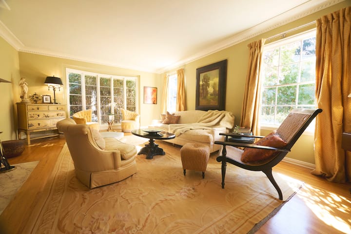 Vintage Hollywood Retreat  2br Near Griffith Park - 할리우드