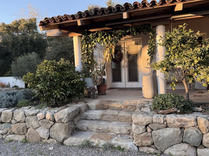 Carpinteria Rose Cottage - Carpinteria, CA
