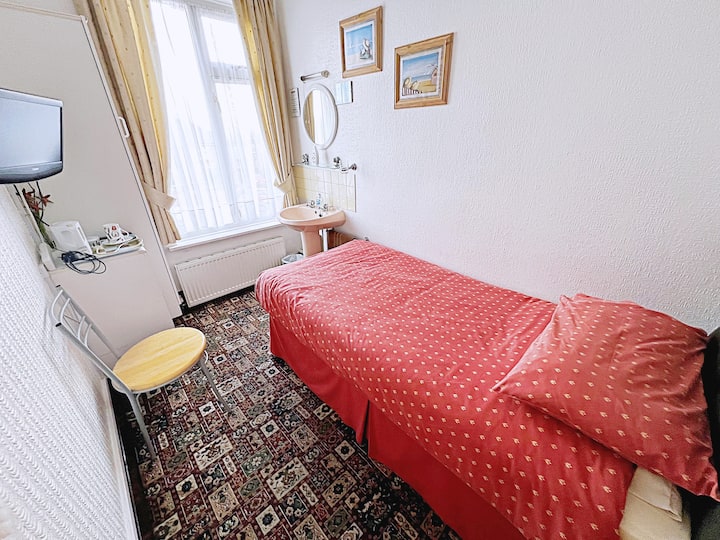 Affordable & Cozy Seaside Guest House| Cleethorpes - Cleethorpes