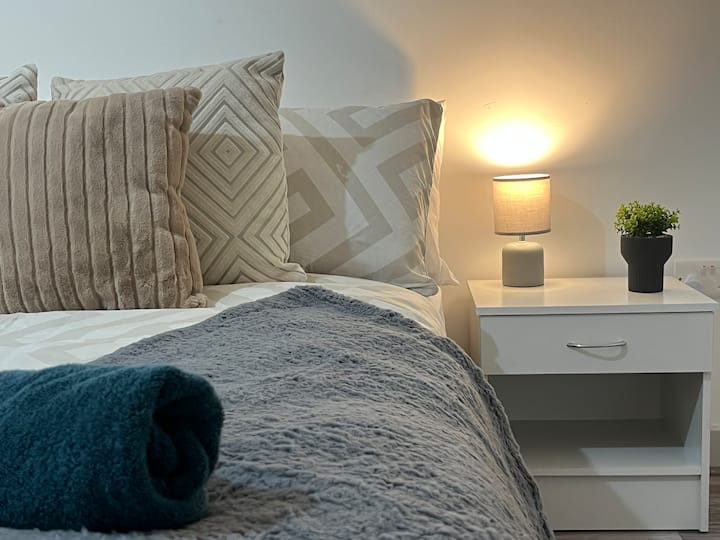 Modern Apartment Near Co-op Live & Etihad Stadium - Ashton Town Hall