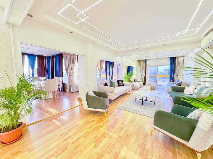 Spacious Apartment With Iconic Nile View - Caïro