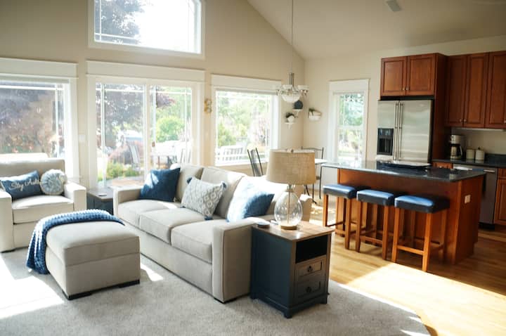 Olympic Escape Cottage - Scenic Beach State Park, Seabeck