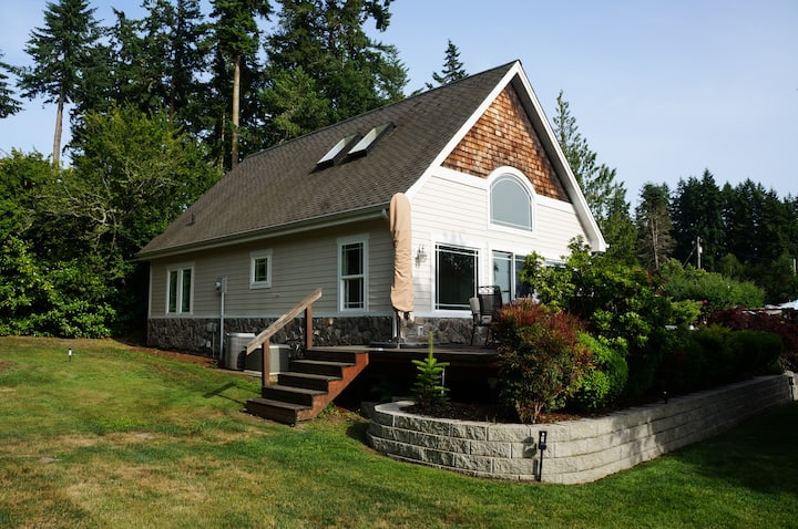 Olympic Escape Cottage - Silverdale, WA