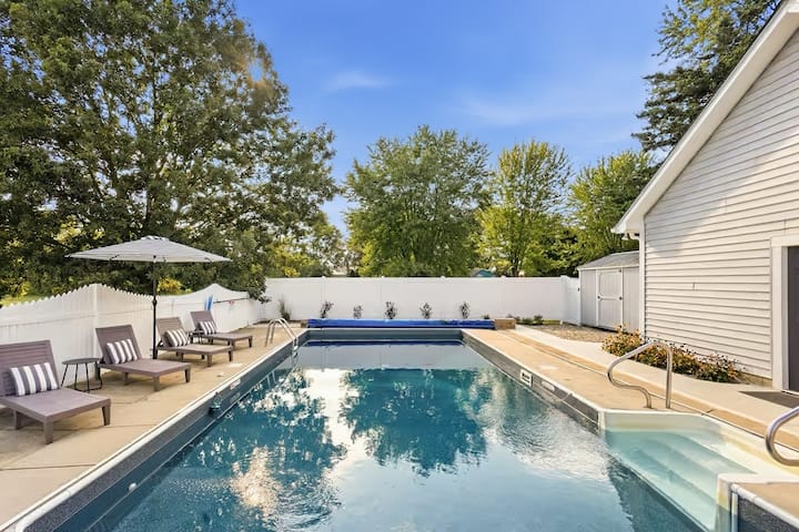 Private Oasis - Htd Pool, Hot Tub, Fire Pit, Golf - Zionsville, IN