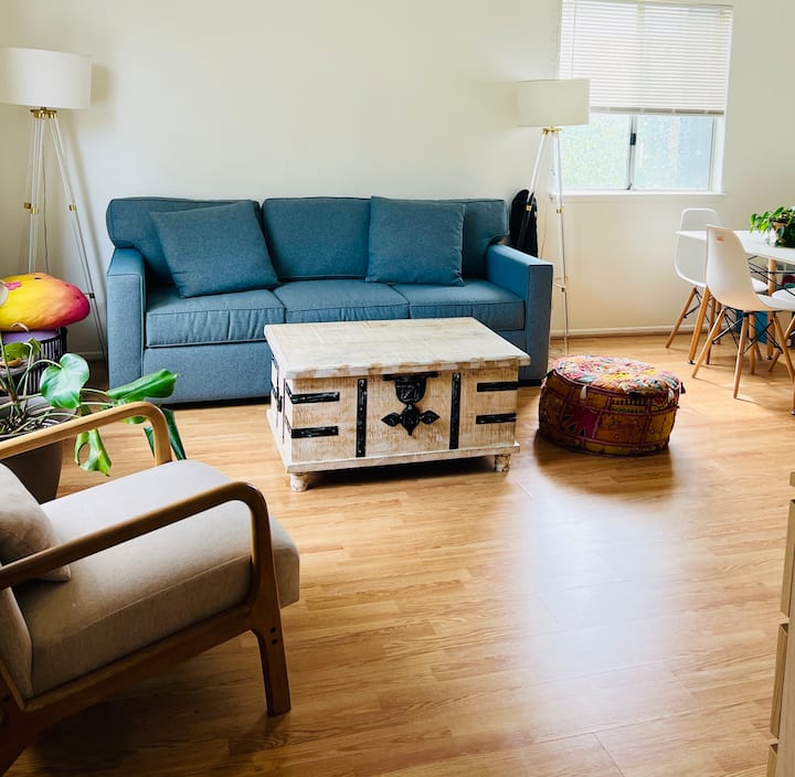 Bright 2br Condo W/ Pool + Patio - Pasadena, CA