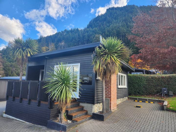 Deluxe Two Bedroom Cabin - Queenstown, New Zealand